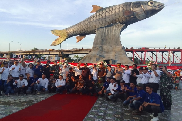 Warga Kota Puruk Cahu dan Sekitarnya Padati Peresmian Taman Sapan - SEMAKU