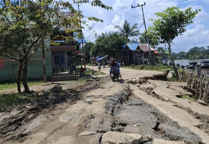Desa Juking Pajang Desak Percepatan Perbaikan Jalan Rusak Akibat ...